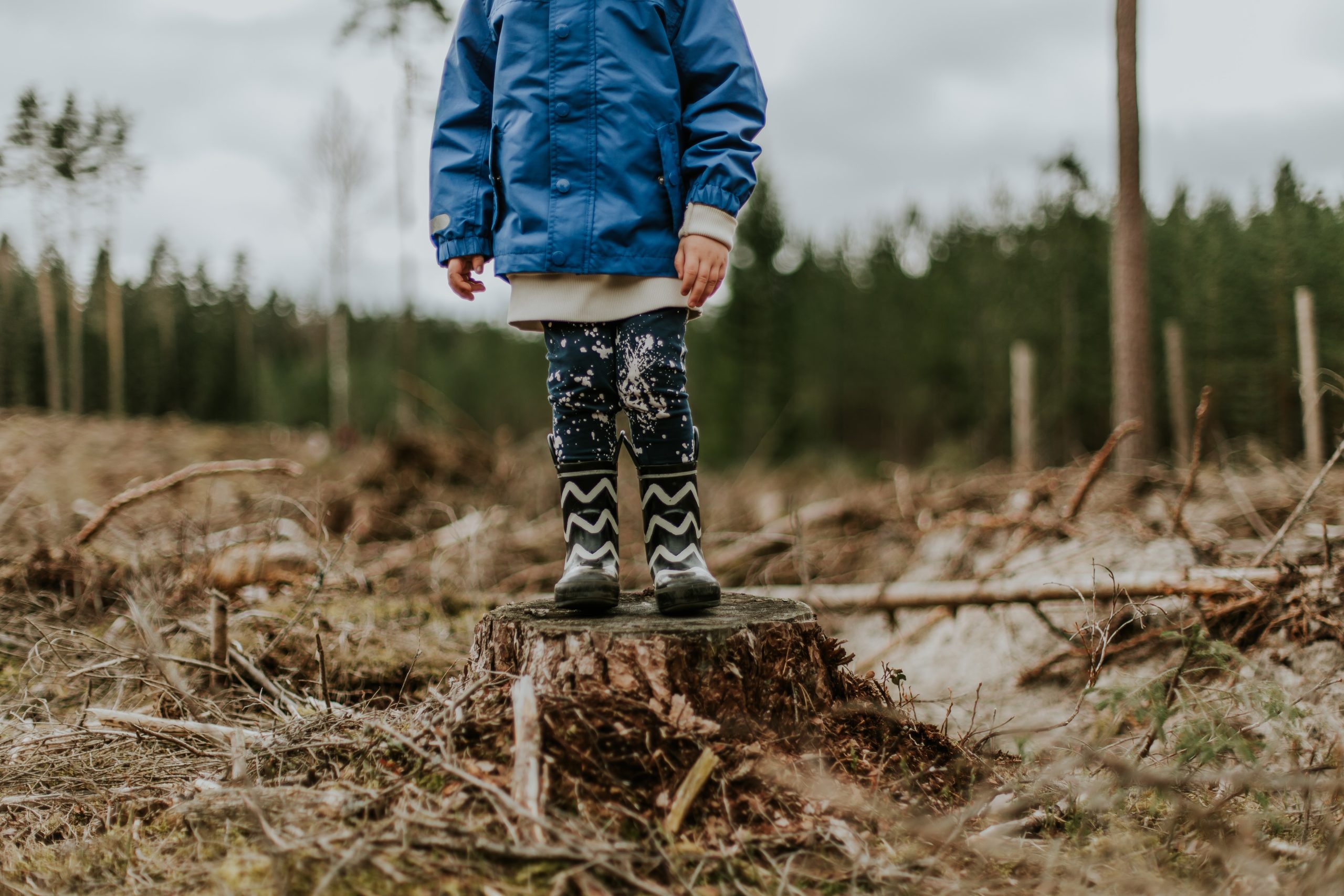 Dad Takes Daughter for a Walk in the Rain - and Passersby Suspect Abuse ...